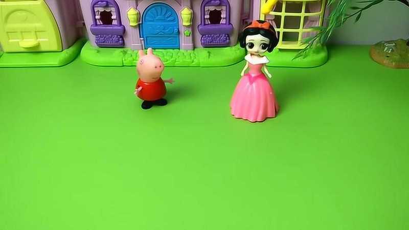 儿童玩具:小白雪也想要一个电话手表
