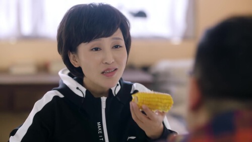 最美乡村:女书记为村里办实事没时间接孩子,看到孩子眼眶湿了
