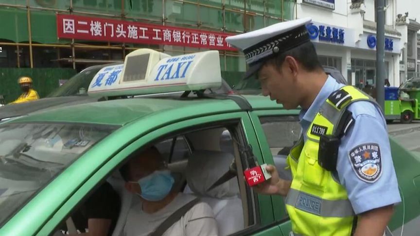 副驾驶不系安全带要被罚款哦