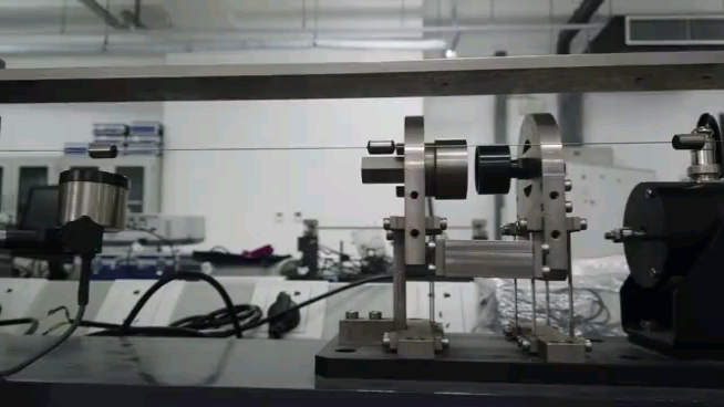 机械振动实验一(2)三自由度系统固有频率和主振形的测量实验现象