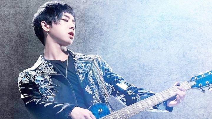 华晨宇8年前一条微博成就了自己,网友:老妈很关键,又狠又准!