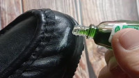 皮鞋上有刮痕,怎么办?一招来解决!
