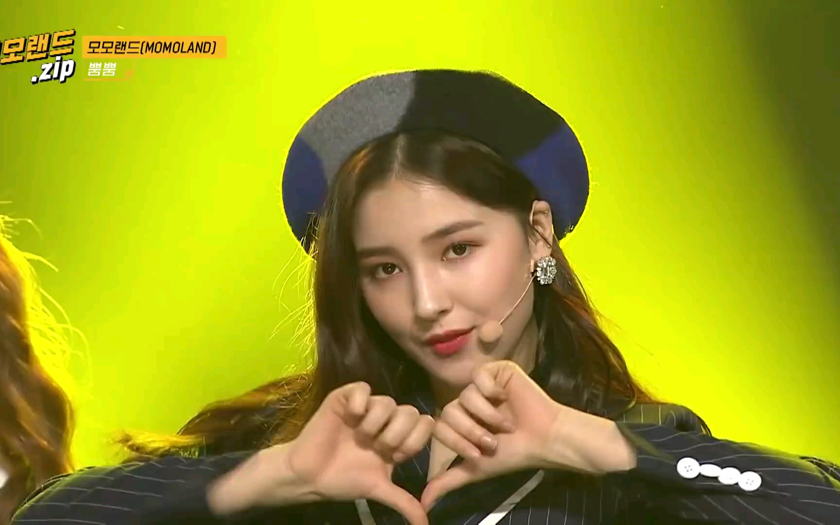 点击打开这个文件,MOMOLAND.zip
