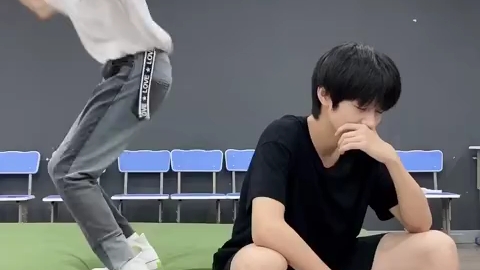 【TF家族】哈哈哈哈哈爆笑!左航最新微博视频,内容如封面