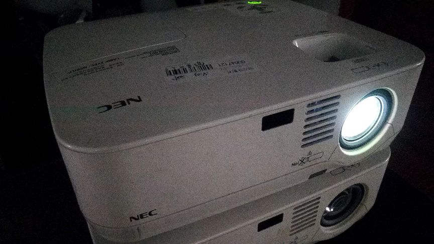 NEC NP500C亮度3000流明标准分辨率:1024*768屏幕比例:4:3