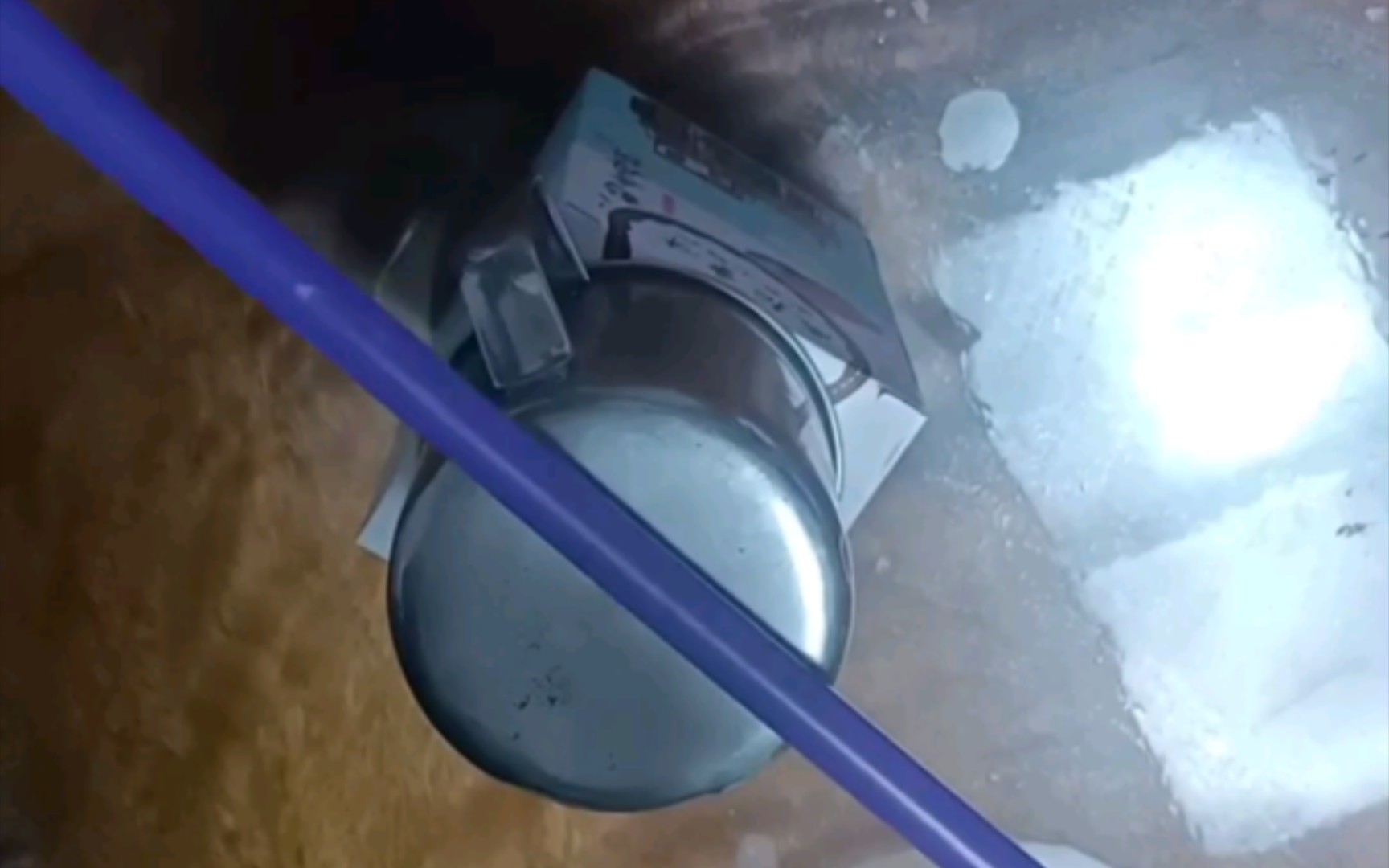 物理实验——探究纸巾摩擦过的塑料吸管的电性