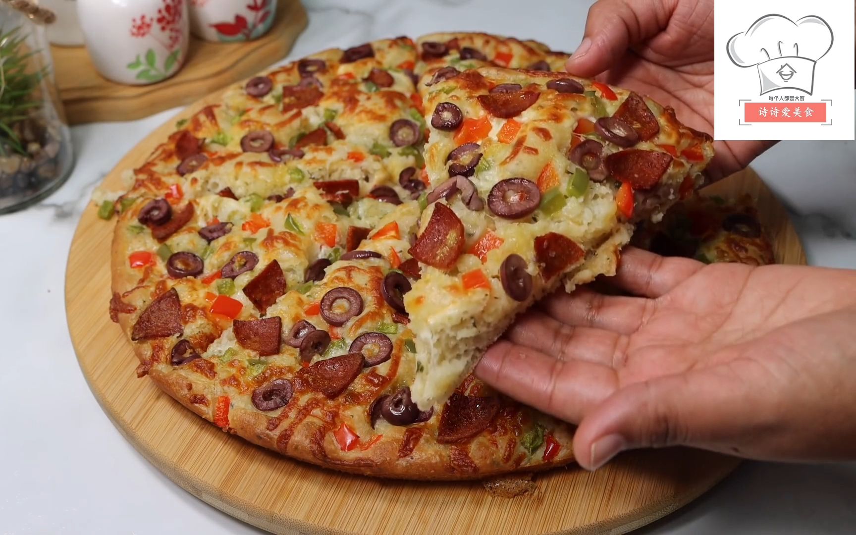 披萨怎么做家庭做法,不用把手伸进面团里就可以做简单松软的比萨