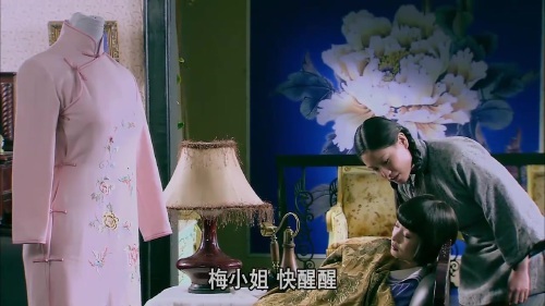旗袍旗袍:女孩穿学生装清秀,换粉色旗袍,更加娇俏可人