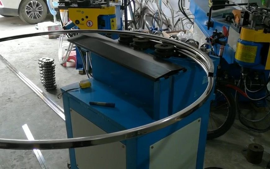 白钢管弯圆机圆桌握管机19方管打圈机七轴弯管机电动滚圆机