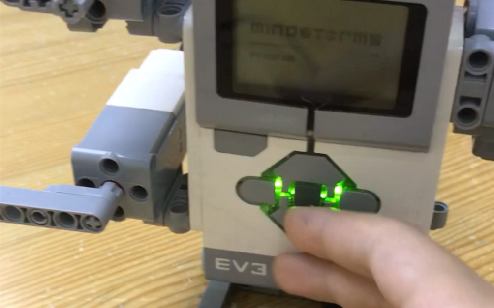 用乐高ev3做一个飞机仪表盘的一部分(原型机领航者600)