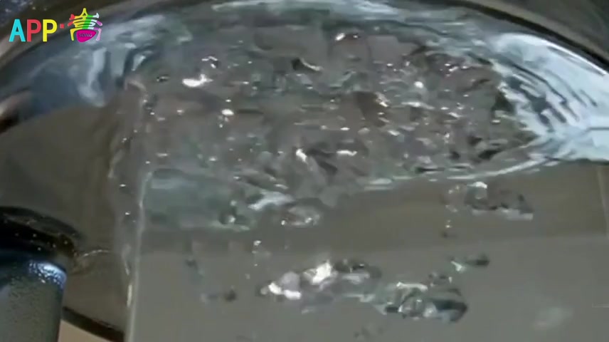 桶装水开封三天菌落总数超227倍,喝它就是喝毒?