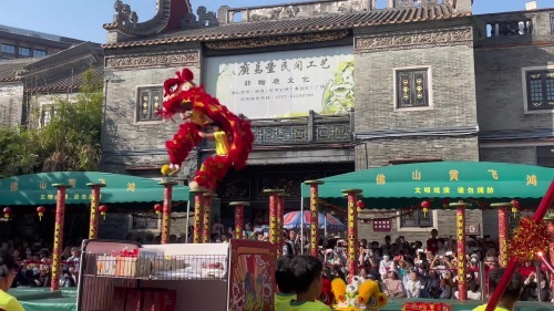 现场版的舞狮表演真的太精彩了