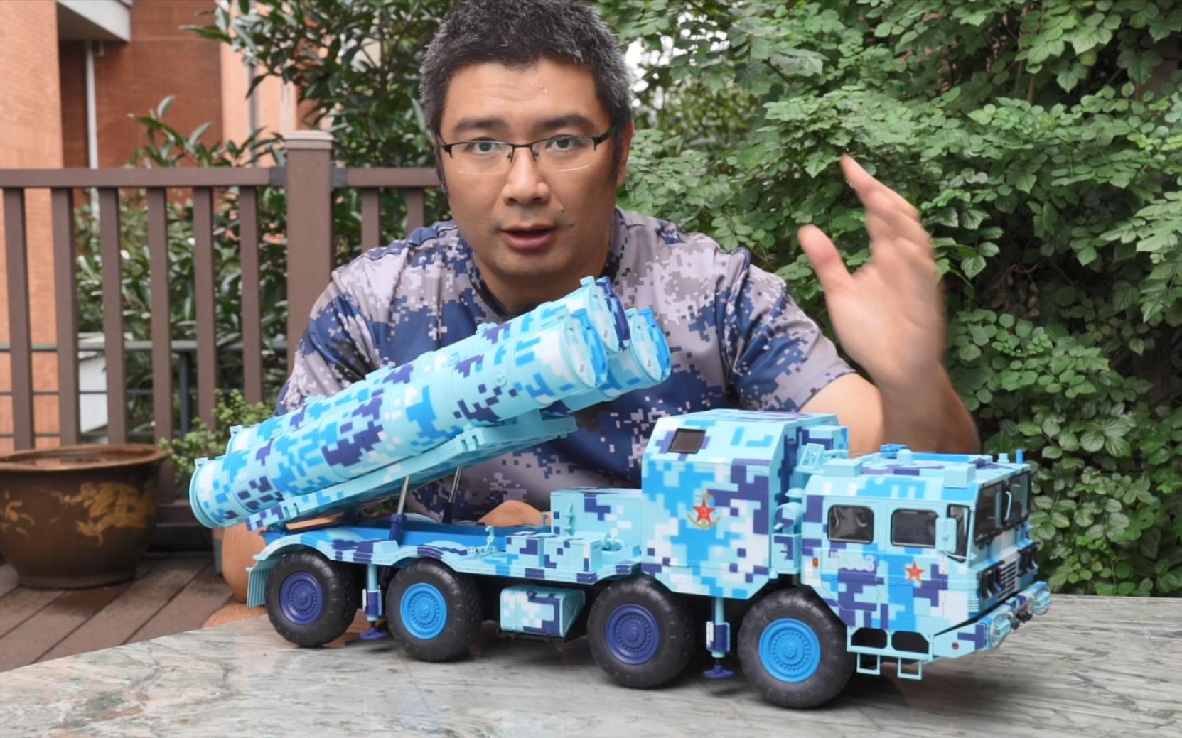 超大比例鹰击62A岸舰导弹发射车合金成品模型鉴赏