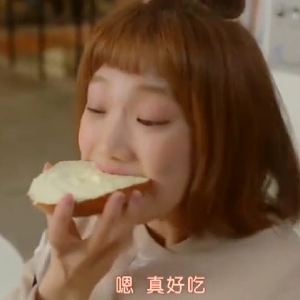 大树旁边好姑娘 