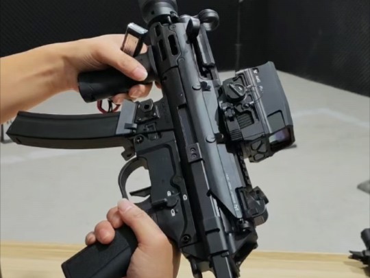 现代化UTG全金MP5k