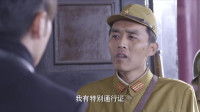 完成任务的男子欲出门,因会议未完成被士兵阻止离开