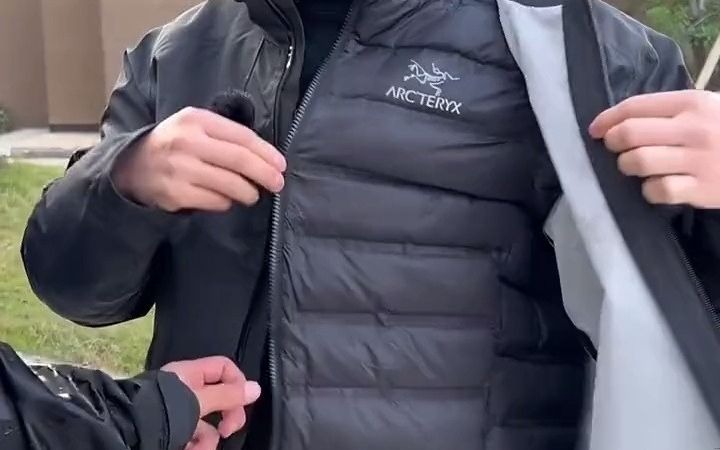 88_始祖鸟三合一羽绒服竟然被路人说一眼尬,究竟谁才是真的顶呢#...