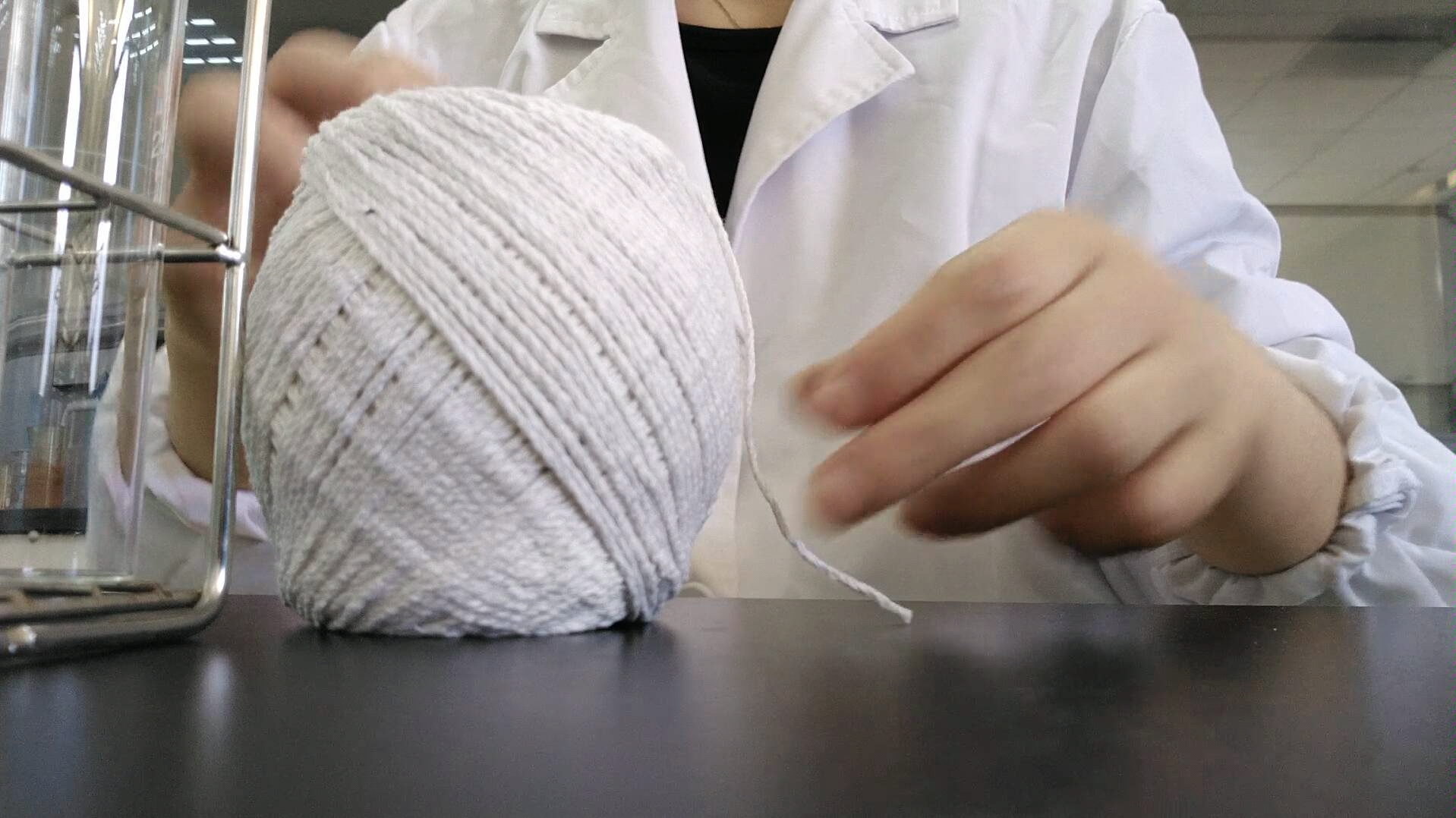 【实验室】如何只打一个绳结固定比色管塞子