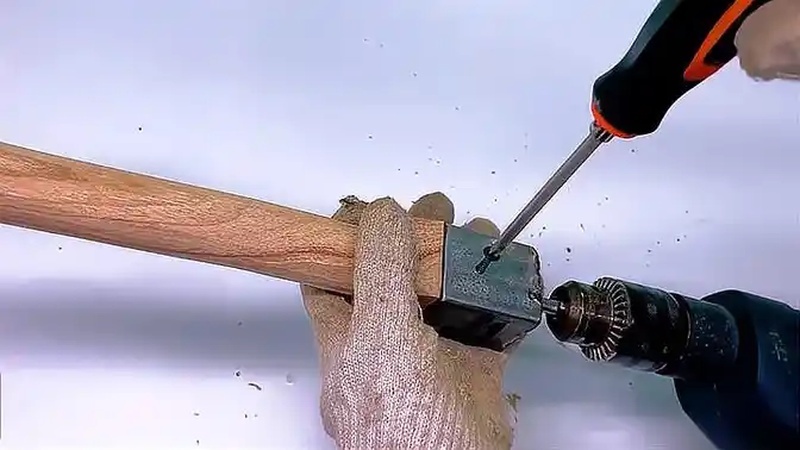 记住这个小装置 教你快速制作圆形木棒 简单实用