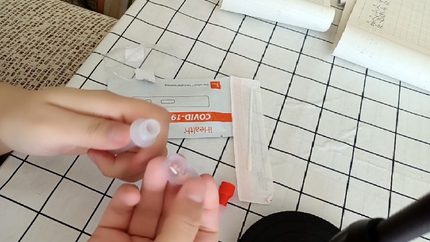 新冠鼻拭子自测流程,不要紧张,做好防护。争取疫情早日褪去吧!