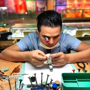 青岛中瑞德手表维修 