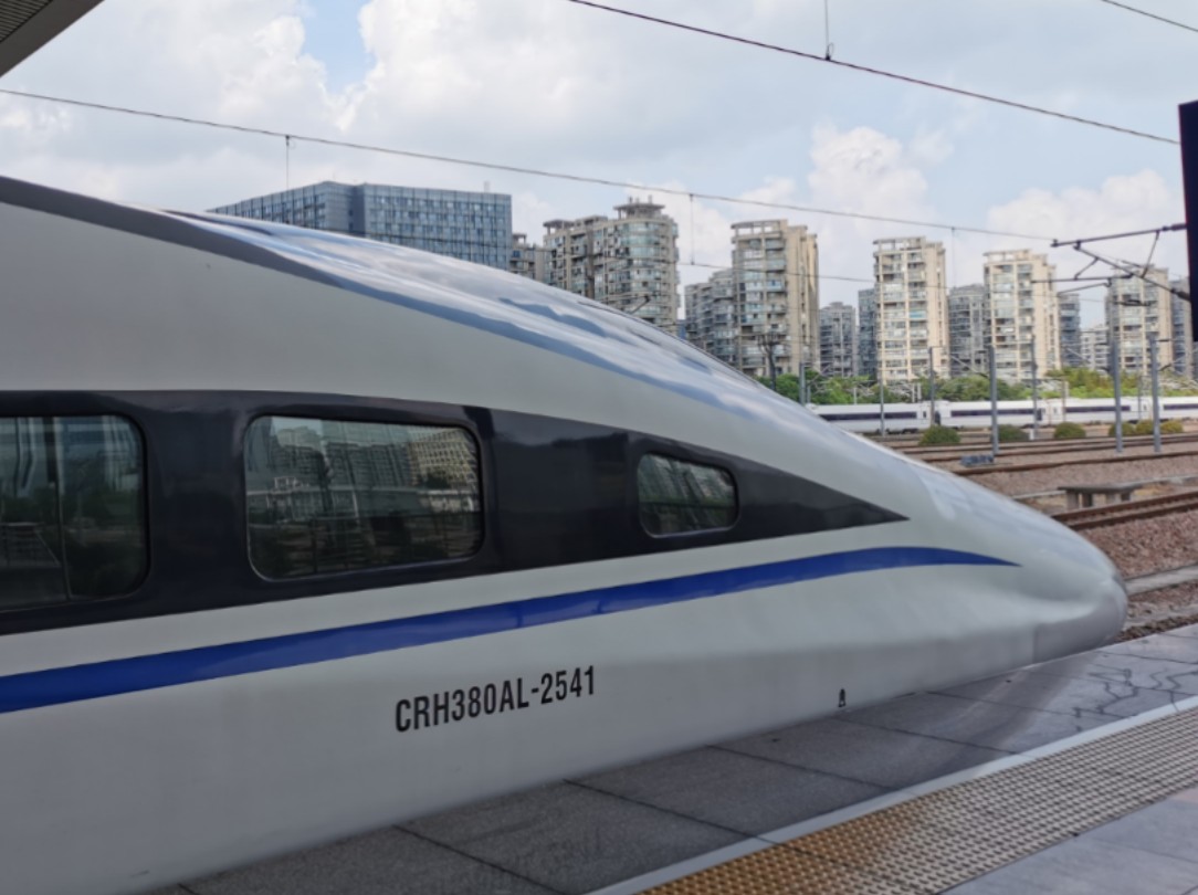 传奇列车沦落到跑站站乐,CRH380AL-2541担当G1690出临平南站