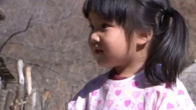 妈妈给孩子吃错东西,导致食物中毒,没料到养子是中医高手