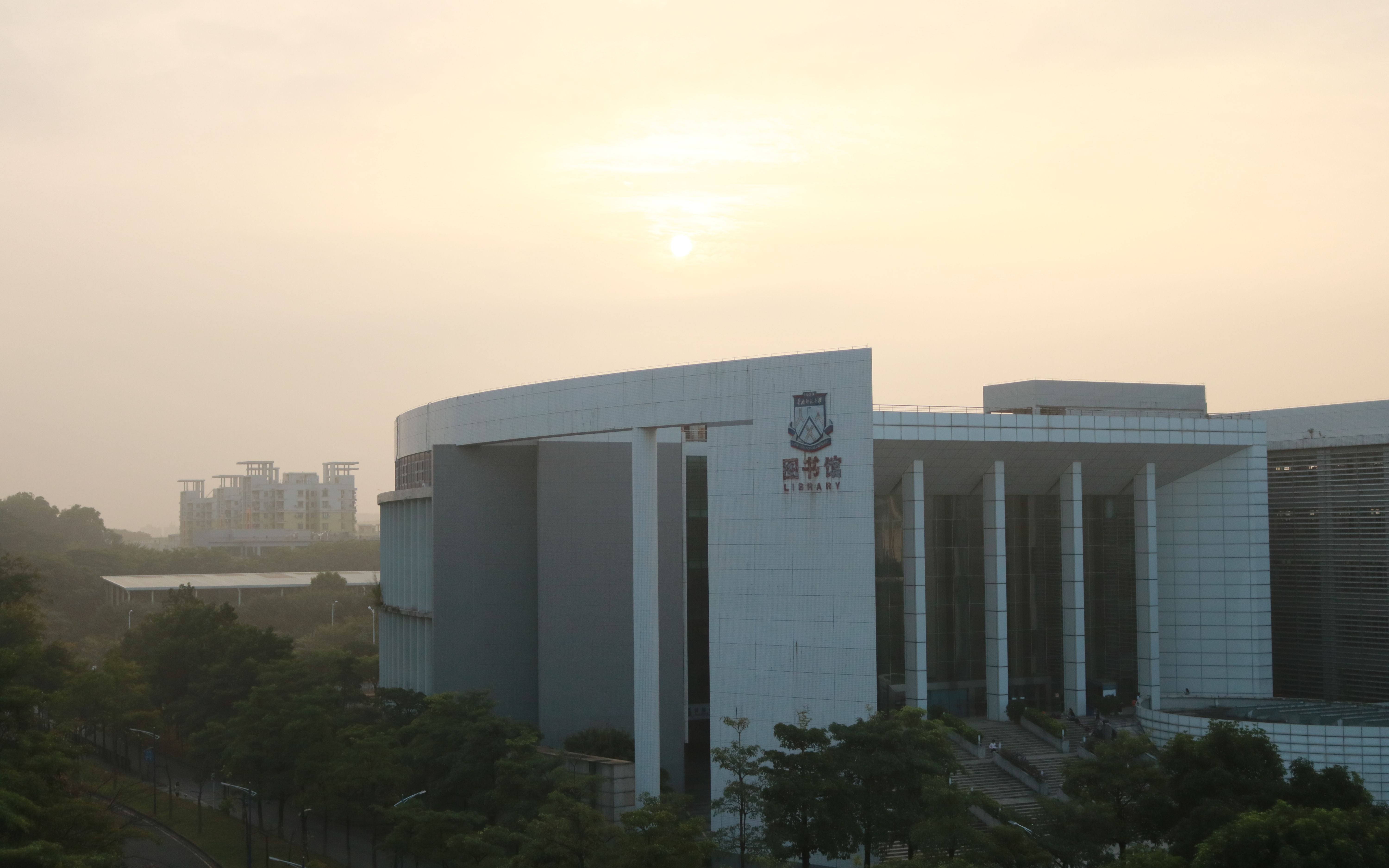 用第一人称的视角体验在华南师范大学图书馆学习的一天【小组作业】