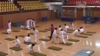 前滚翻转体180度接后滚翻