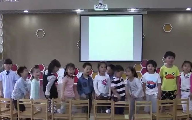 幼儿园公开课优质课郭丽娜视频《跑跑镇》2019