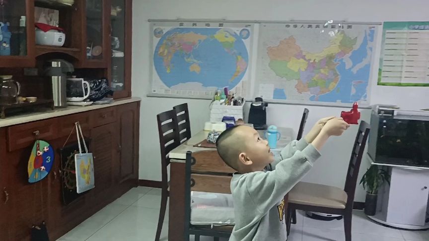 小朋友的电路设计启蒙,开关并联串联正极负极,开阔眼界玩的开心