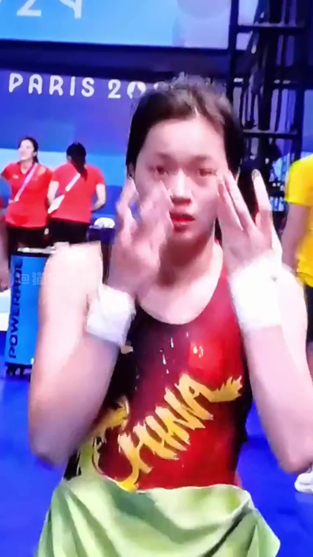 全红婵再现水花消失术,力压陈芋汐拿下第一,离不开这三个人铺路