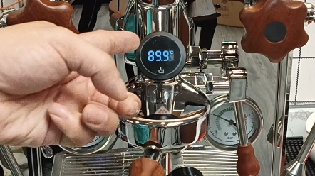 又一台水温稳定的旋转泵变压咖啡机,麒麟RE61R连续水温稳定测试(长...