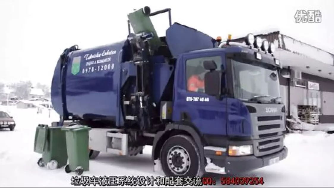国外先进的垃圾车(一个人就可完成开车和倒垃圾桶动作)