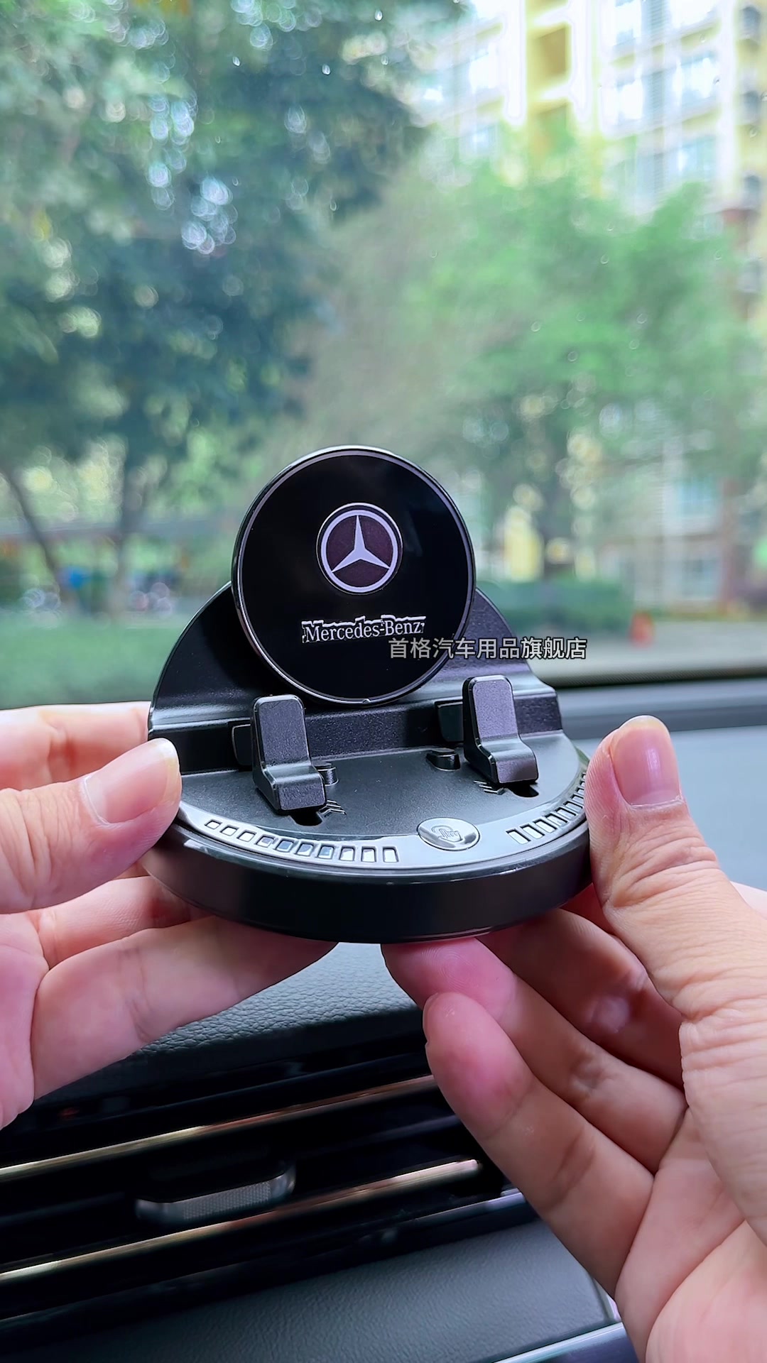 电动车载手机支架,360度旋转调节角度,自动感应夹紧,无惧颠簸,稳固不...