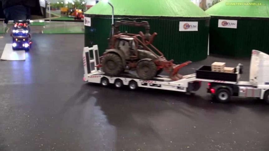 看看迷你工程车模拟真实的施工现场