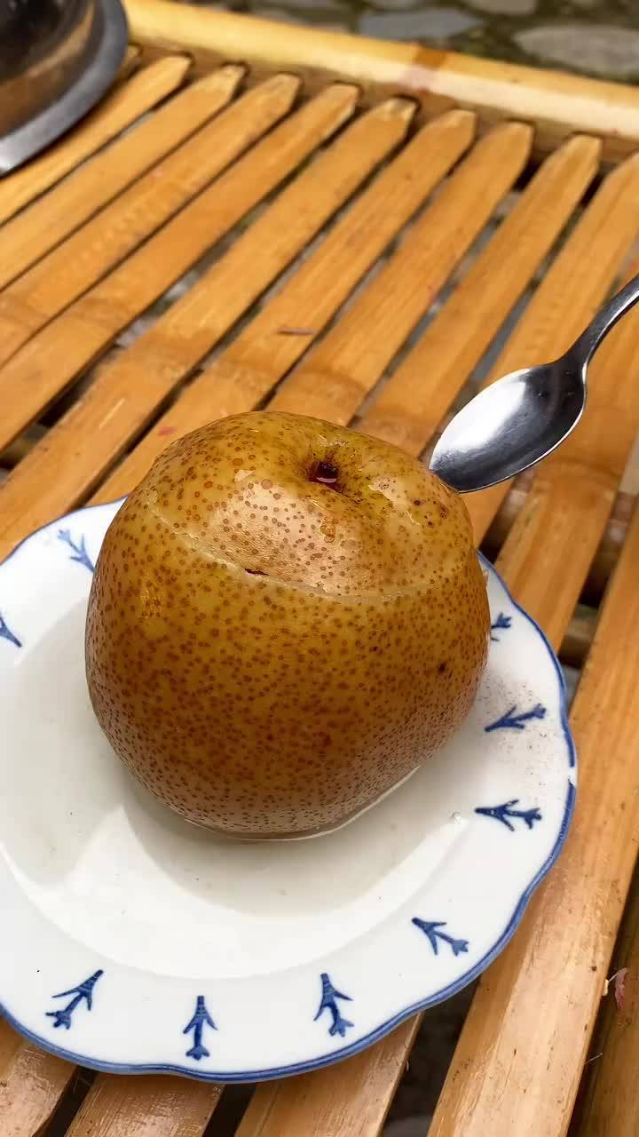谁能想到冰糖花椒雪梨一起炖竟然这么好,奶奶每年冬天都会这样炖