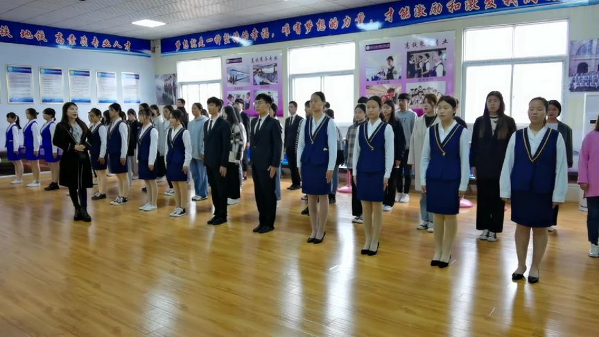 商务礼仪课堂训练,三种站姿礼仪,握手礼仪,你看出来了几种?