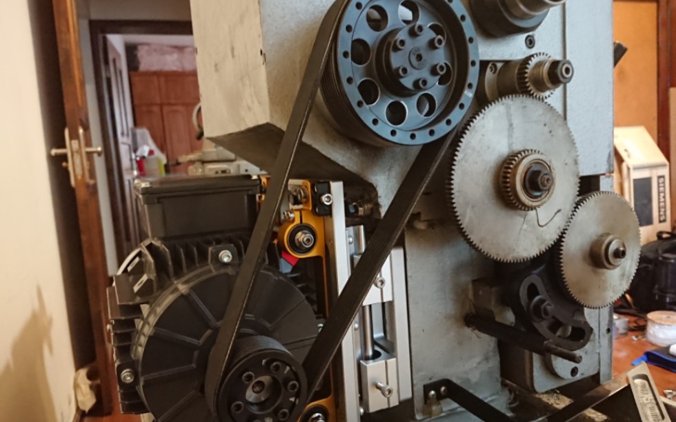 CQ6132HK车床多楔带传动展示