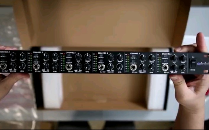 带平衡输入及音调控制的专业级6路立体声耳机放大器