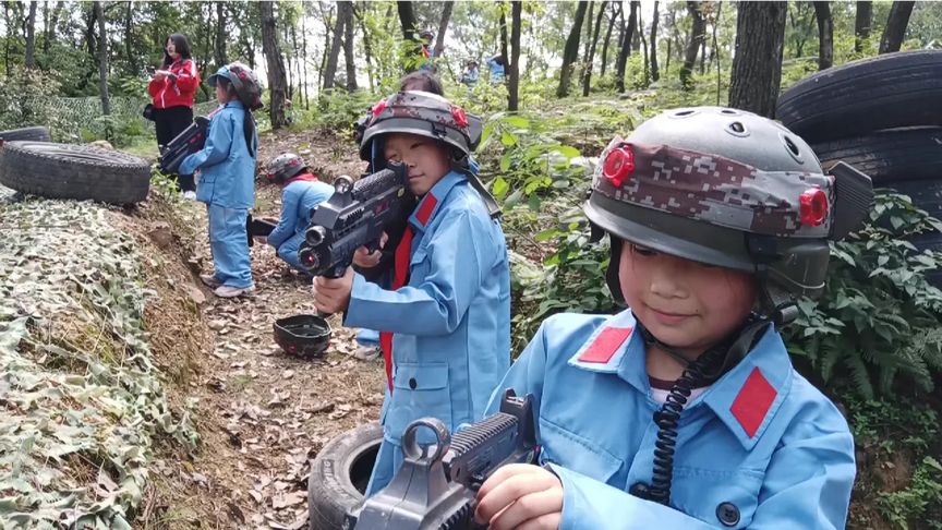 红军精神代代传,斗天斗地勇向前牢记宗旨跟党走,复兴大道重任担