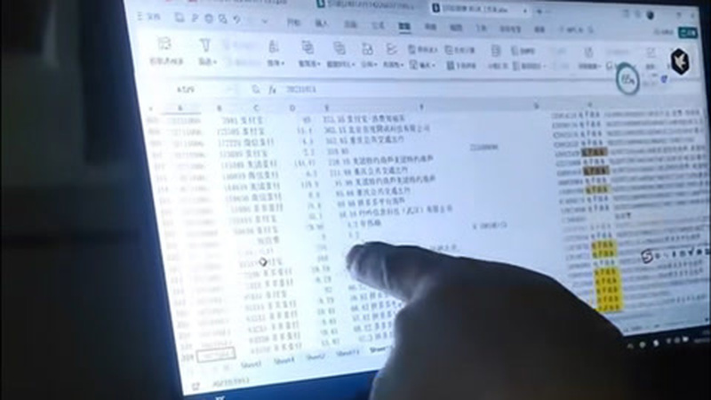 大学生寒假回家没钱,爸爸将消费账单做成表格分析:日子过得苦啊