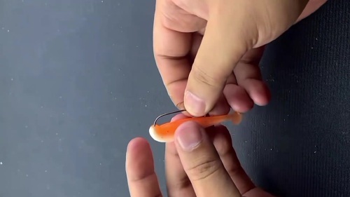 路亚铅头钩挂软饵以及绑法教程,既简单又牢固