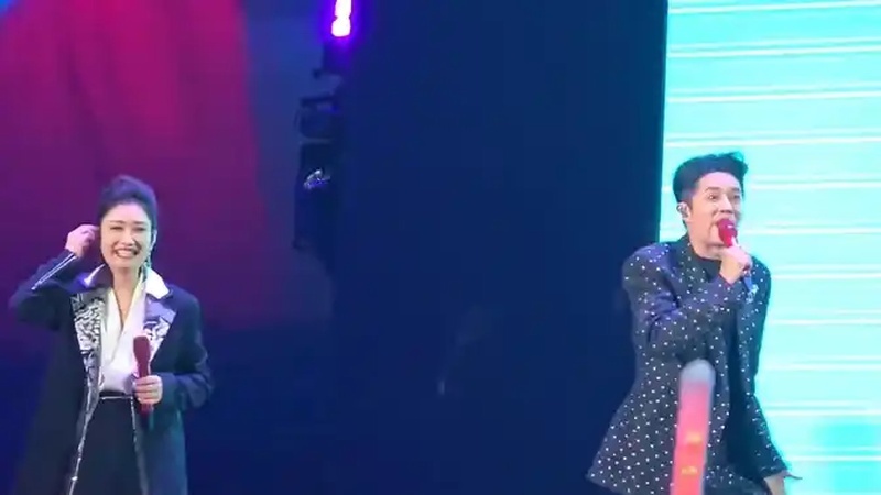 凤凰传奇演唱会火爆