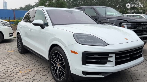 马班长带你看看港口的24款加版保时捷卡宴大高配详情解析