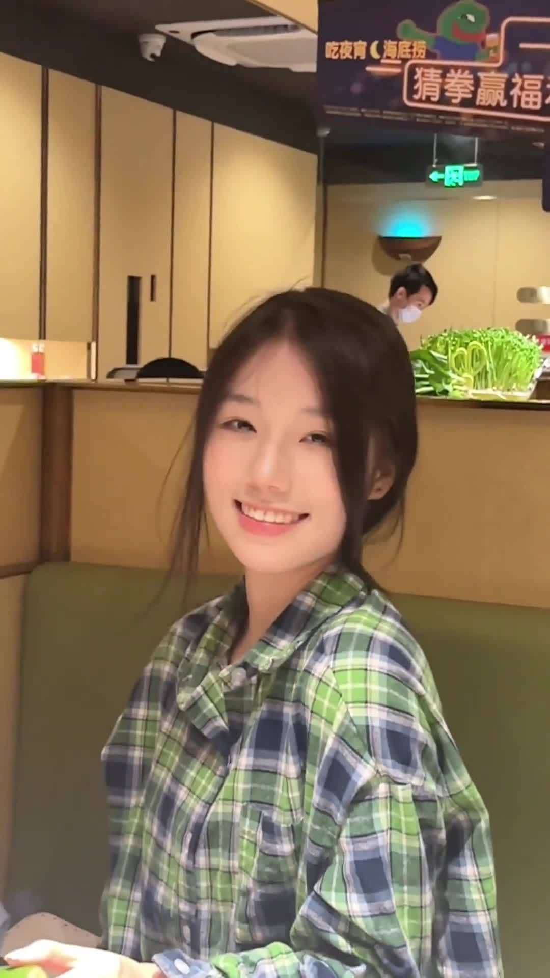 8s告诉你角度和表情管理的重要性!#反差 #甜妹 #治愈系笑容