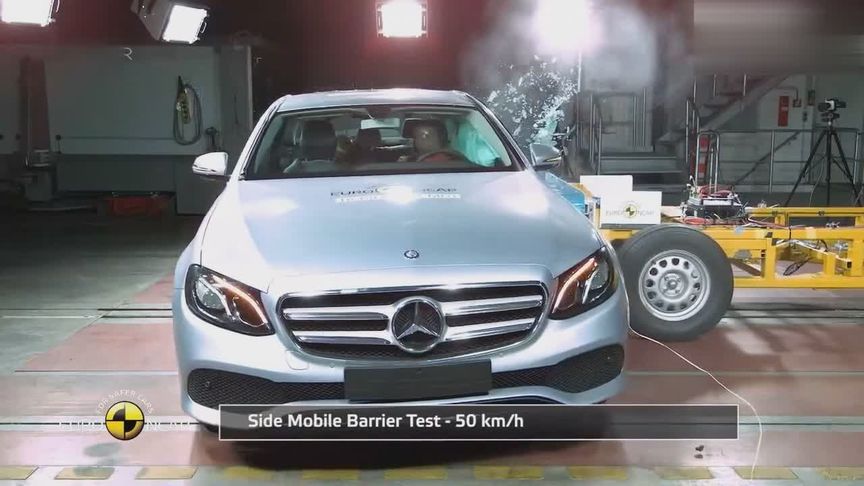 奔驰E级轿车,安全性能到底如何呢?看完各项碰撞测试你就知道了