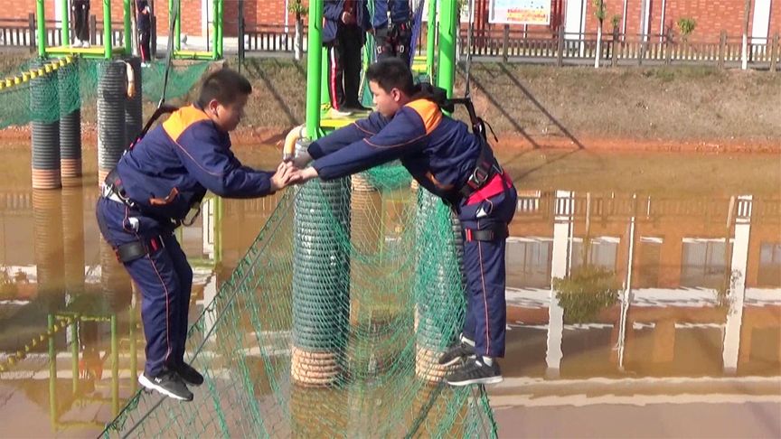 昂首挺胸,做阳光少年!株洲市湘渌实验学校初三学生综合实践一