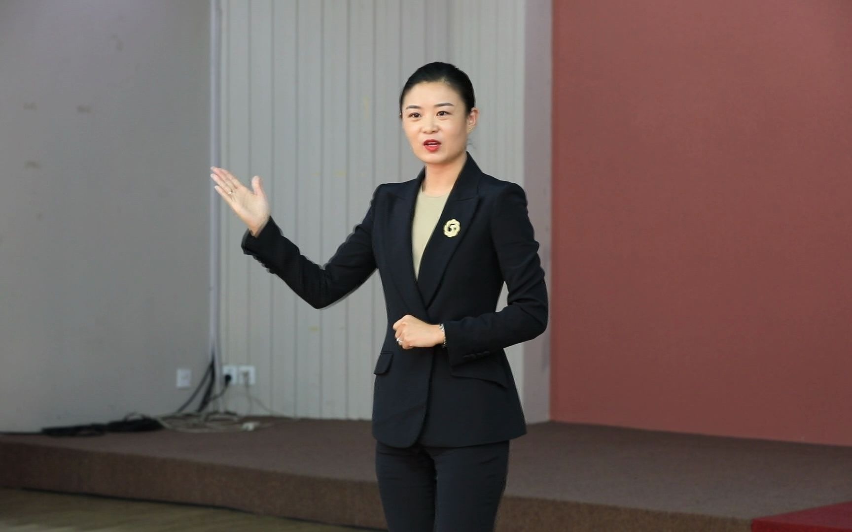 中国形象礼仪行业风尚圈礼仪培训师演讲《如何做好培训的开场白》,...