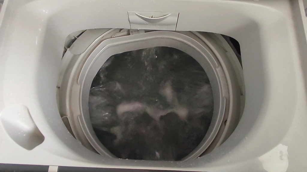 『水洗洗衣机洗水』装满水不放衣服的洗衣机是如何运作的?